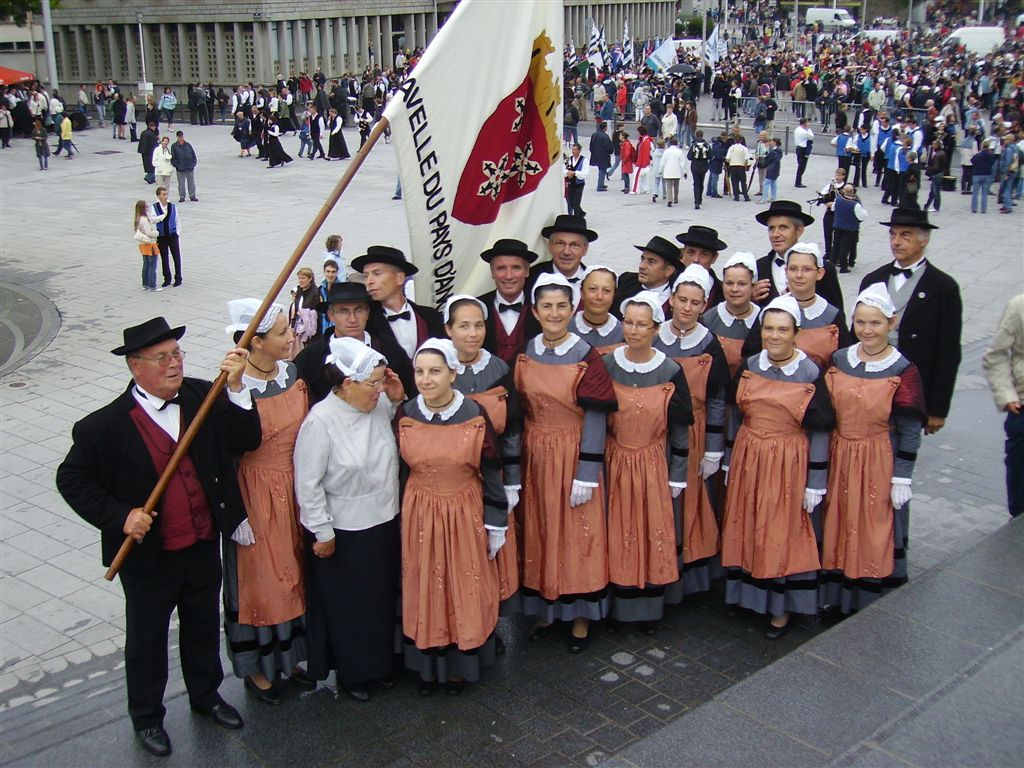 La Javelle danse bretonne chant en Pays d'Ancenis - La Javelle du pays ...